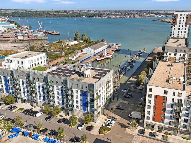2 bedroom flat for sale
