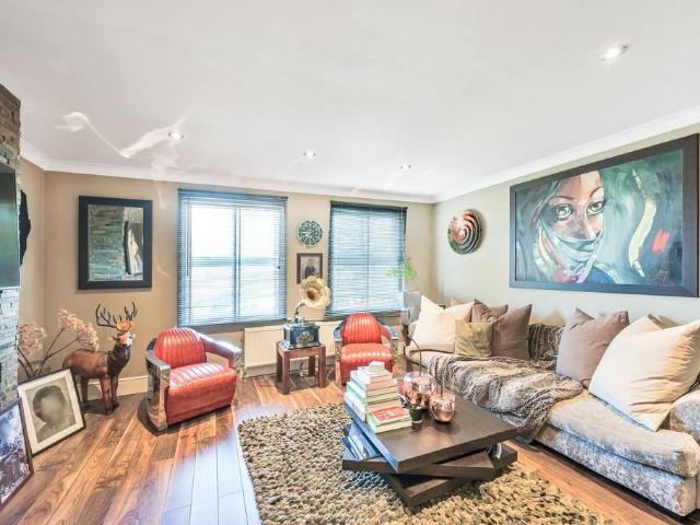 2 bedroom flat for sale