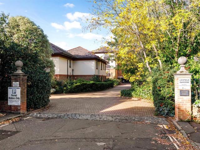 2 bedroom flat for sale