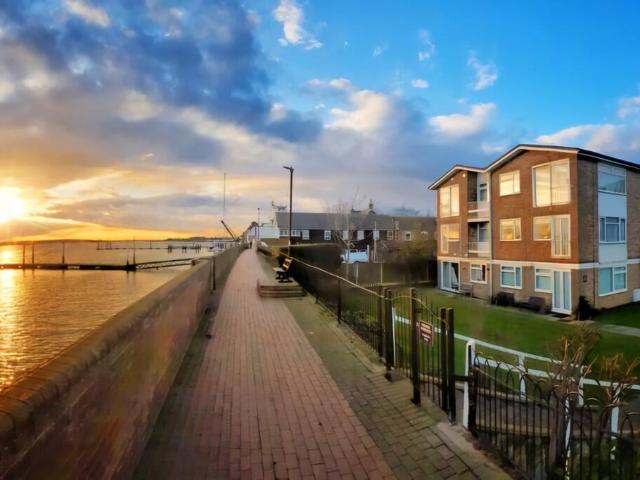 2 bedroom flat for sale