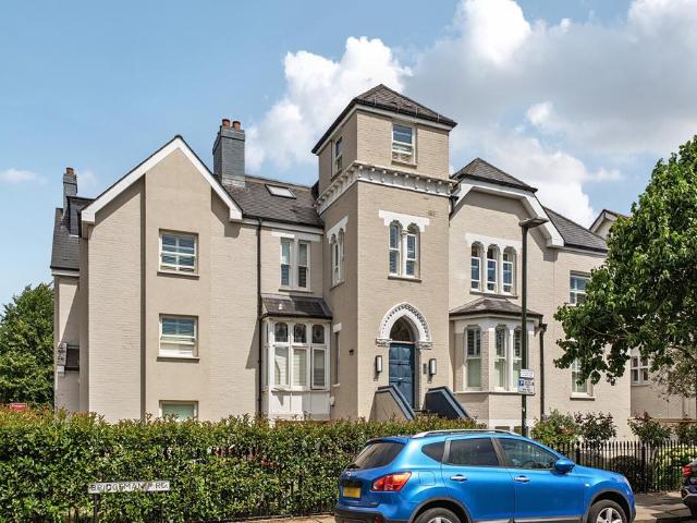 2 bedroom flat for sale