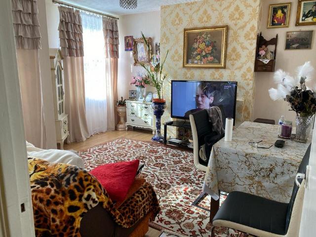 2 bedroom flat for sale