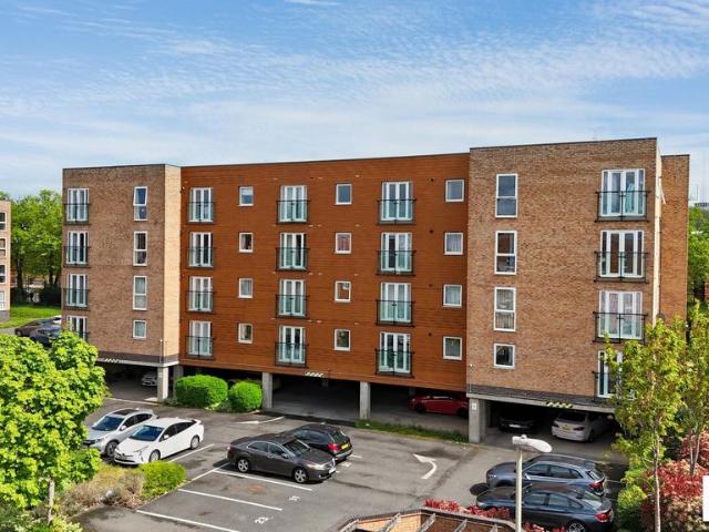 2 bedroom flat for sale