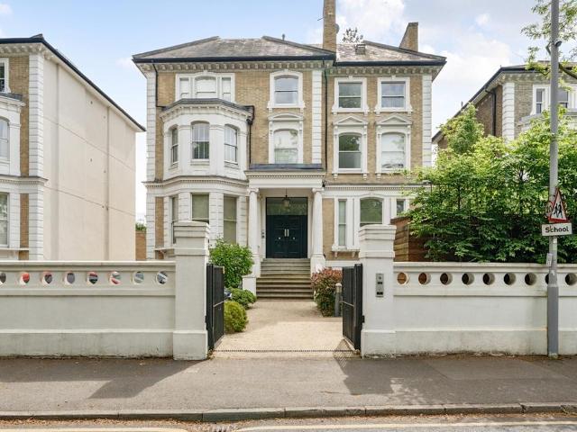 2 bedroom flat for sale