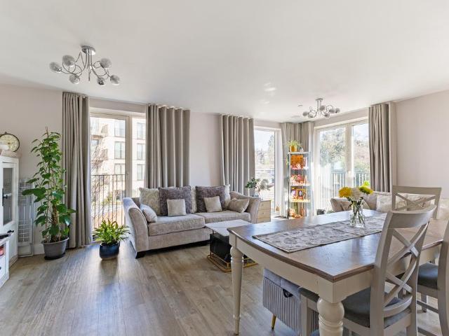 2 bedroom flat for sale