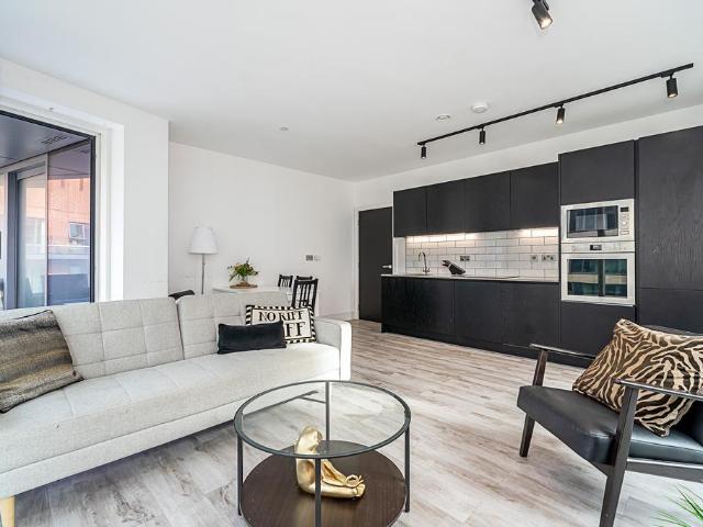 2 bedroom flat for sale