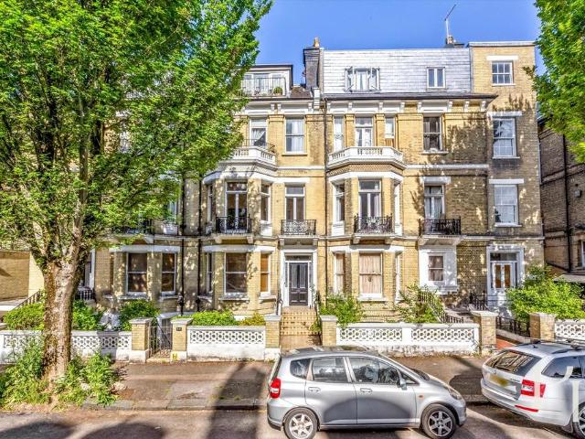 2 bedroom flat for sale