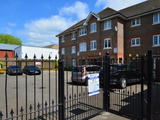 2 bedroom flat for sale