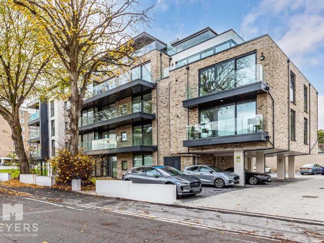 2 bedroom flat for sale
