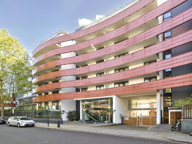 2 bedroom flat for sale