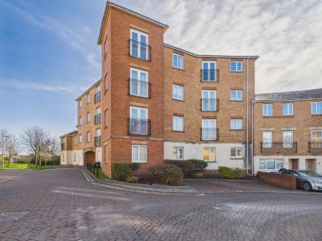 2 bedroom flat for sale