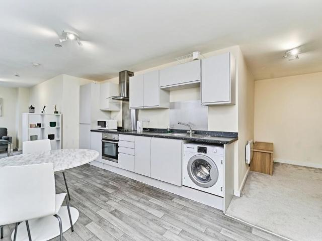 2 bedroom flat for sale