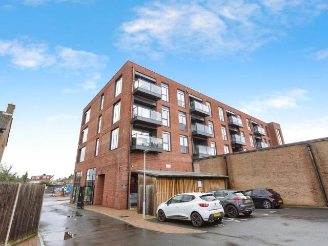 2 bedroom flat for sale