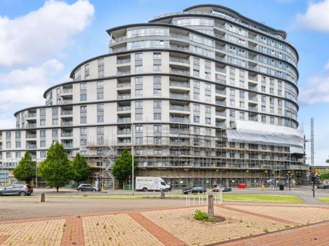 2 bedroom flat for sale