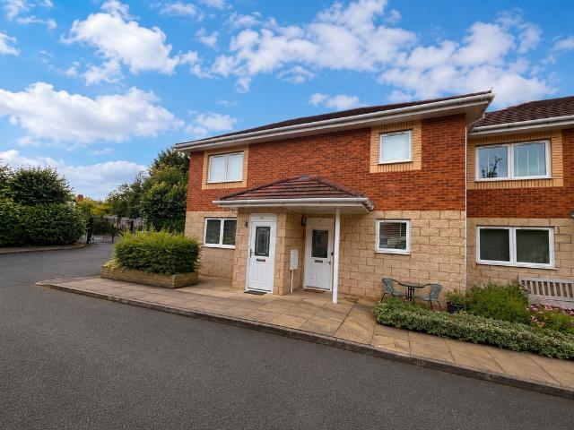 2 bedroom flat for sale