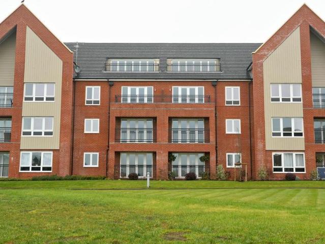 2 bedroom flat for sale