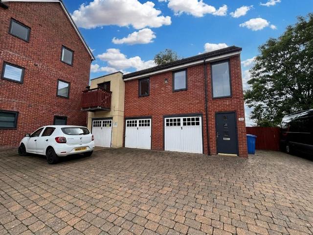 2 bedroom flat for sale