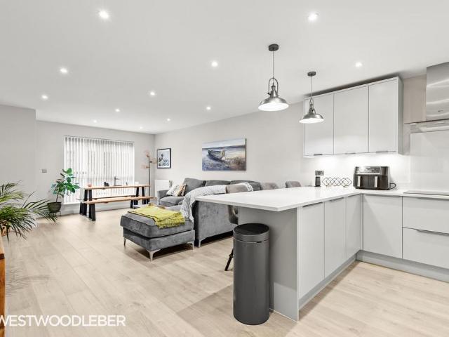 2 bedroom flat for sale