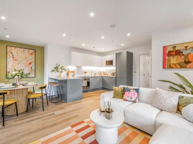 2 bedroom flat for sale