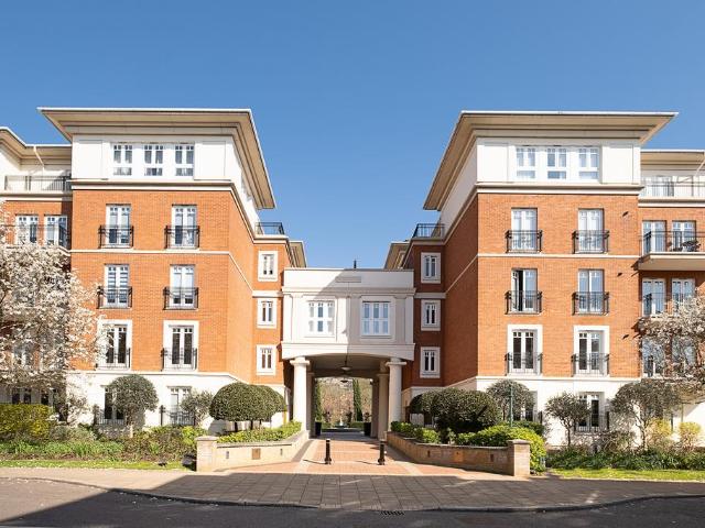 2 bedroom flat for sale