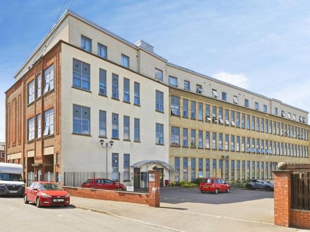2 bedroom flat for sale