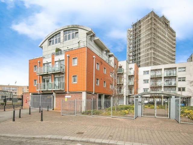 2 bedroom flat for sale