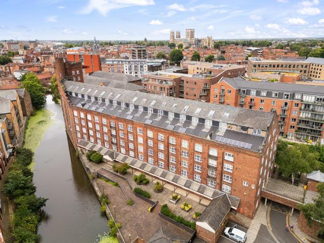 2 bedroom flat for sale