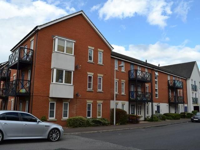 2 bedroom flat for sale