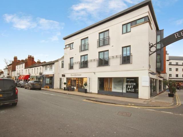 2 bedroom flat for sale