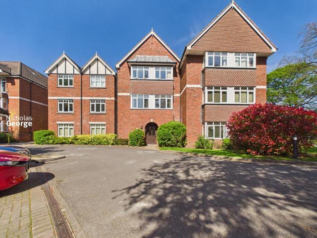 2 bedroom flat for sale