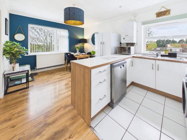 2 bedroom flat for sale