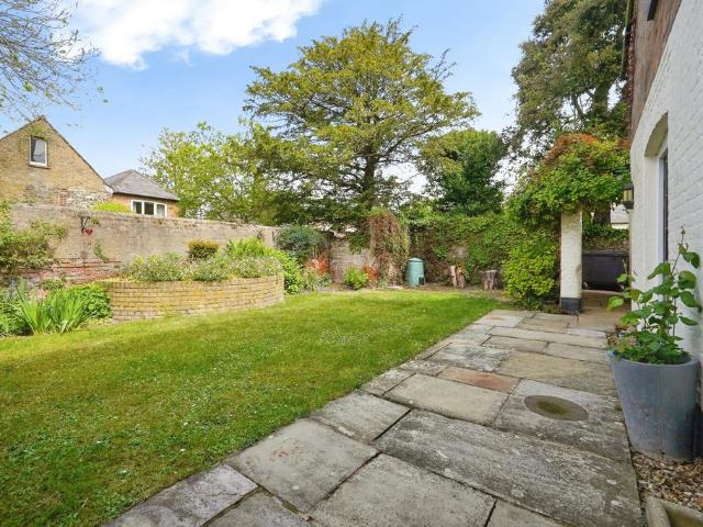 3 bedroom flat for sale