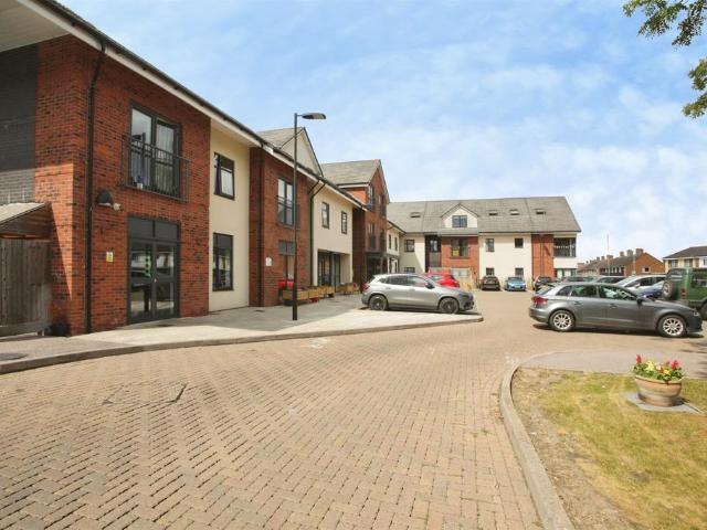 2 bedroom flat for sale