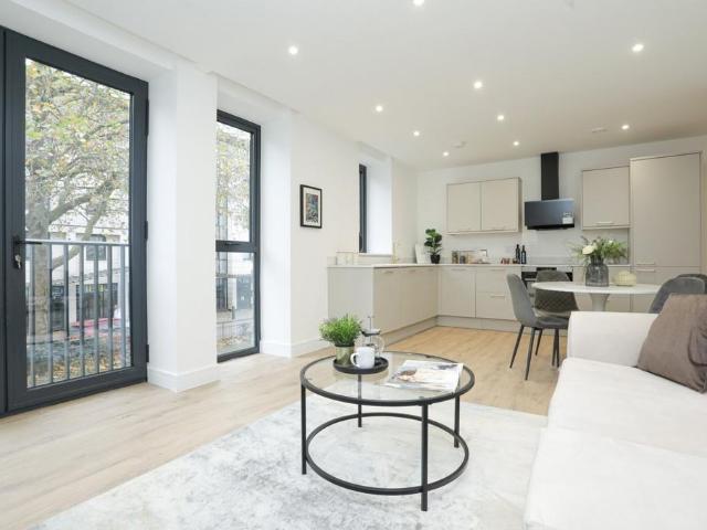 2 bedroom flat for sale