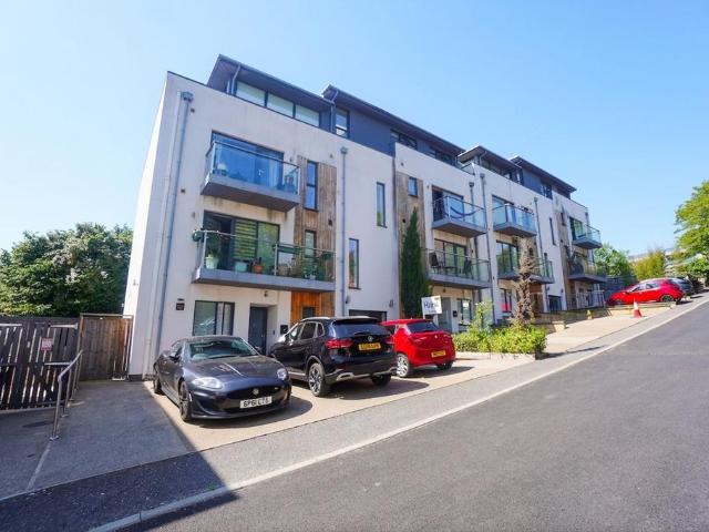 2 bedroom flat for sale