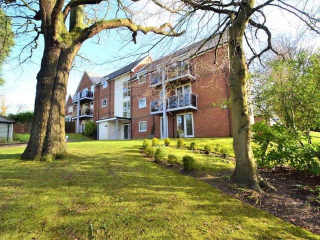 2 bedroom flat for sale
