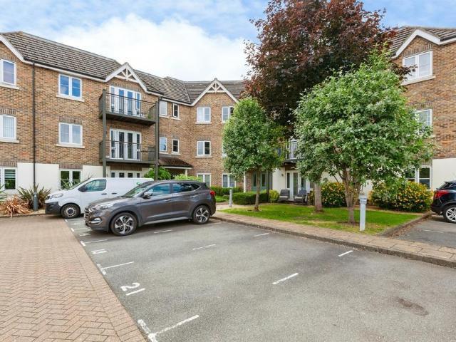 2 bedroom flat for sale