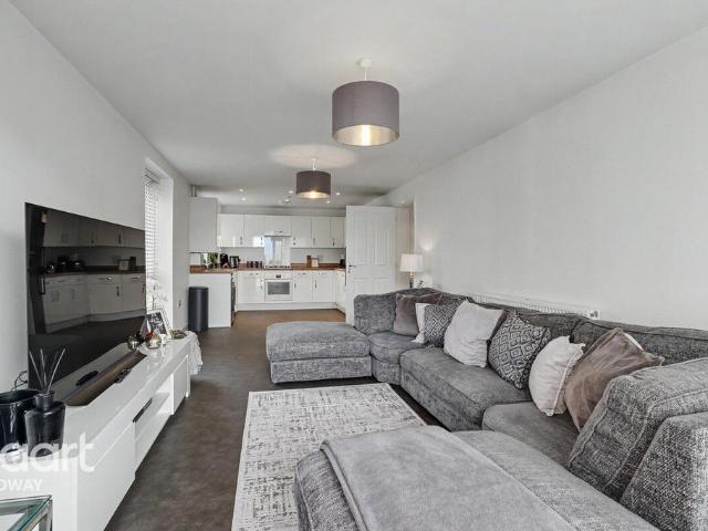 2 bedroom flat for sale