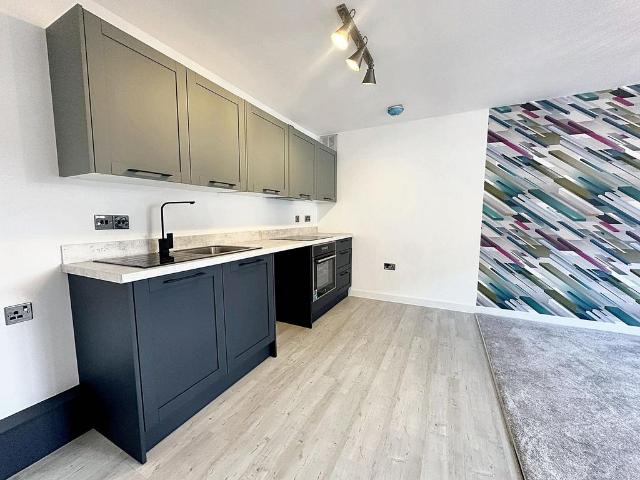 2 bedroom flat for sale