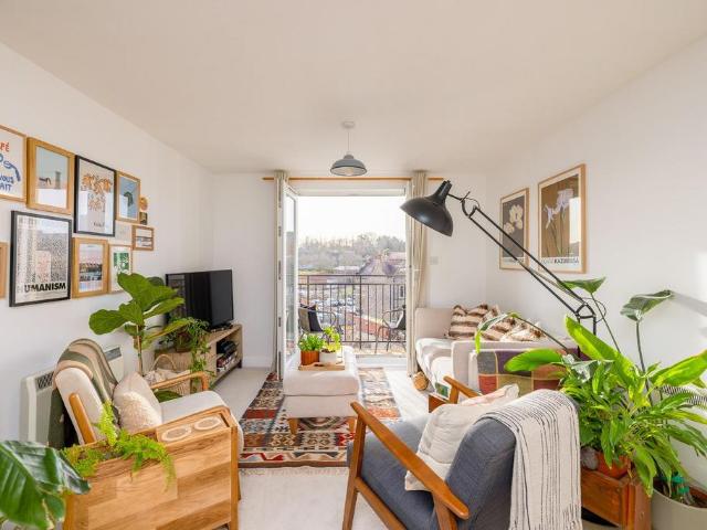 2 bedroom flat for sale