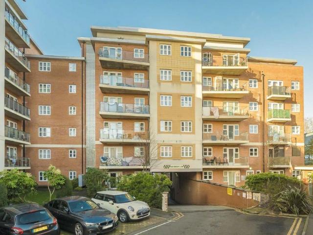 2 bedroom flat for sale