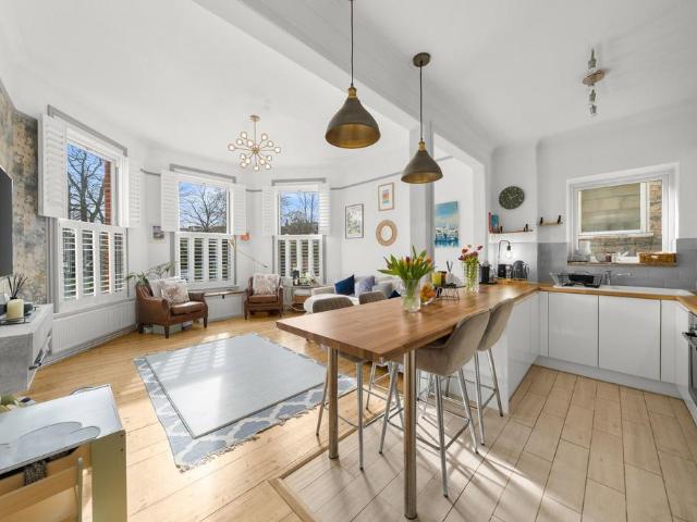 2 bedroom flat for sale