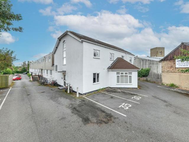2 bedroom flat for sale