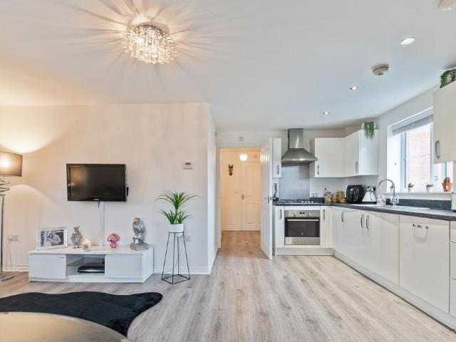 2 bedroom flat for sale