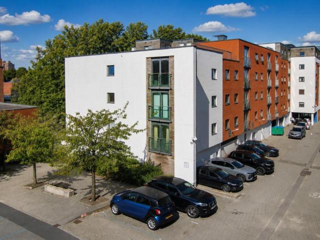 2 bedroom flat for sale