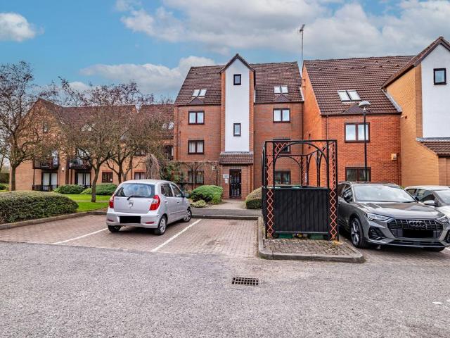 2 bedroom flat for sale