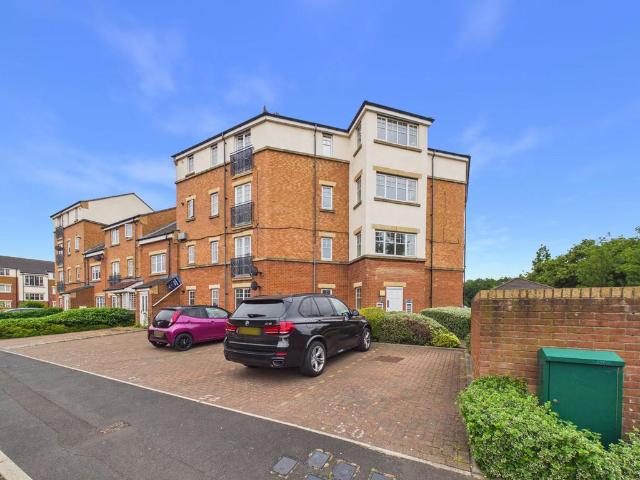2 bedroom flat for sale