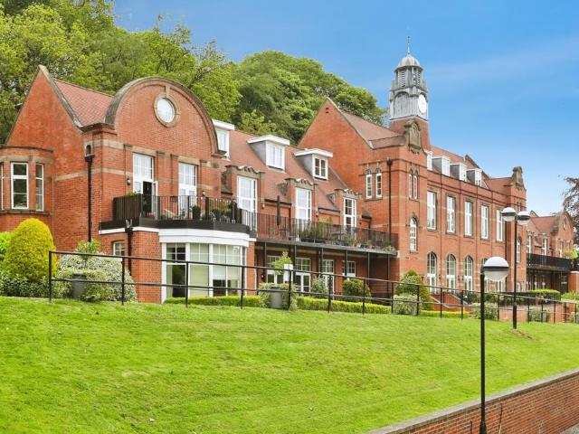 2 bedroom flat for sale