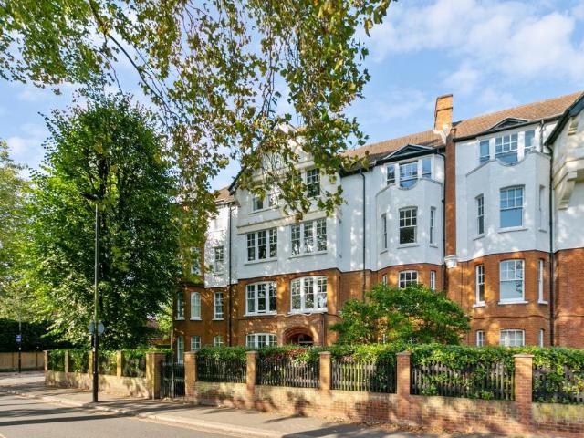 2 bedroom flat for sale