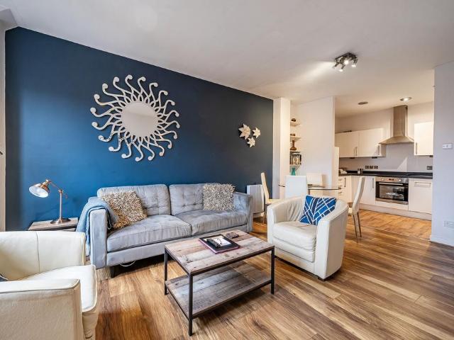2 bedroom flat for sale